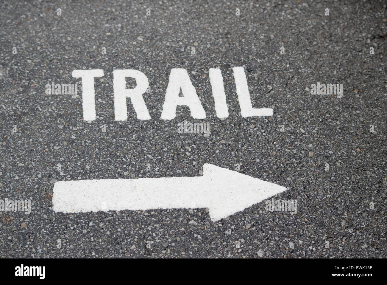 Pavement arrow hi-res stock photography and images - Alamy
