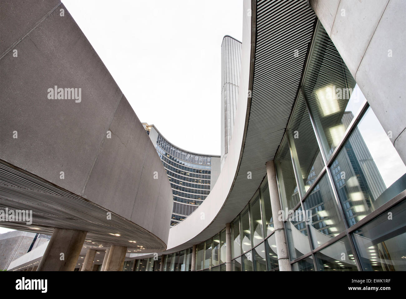 Curved architecture hi-res stock photography and images - Alamy