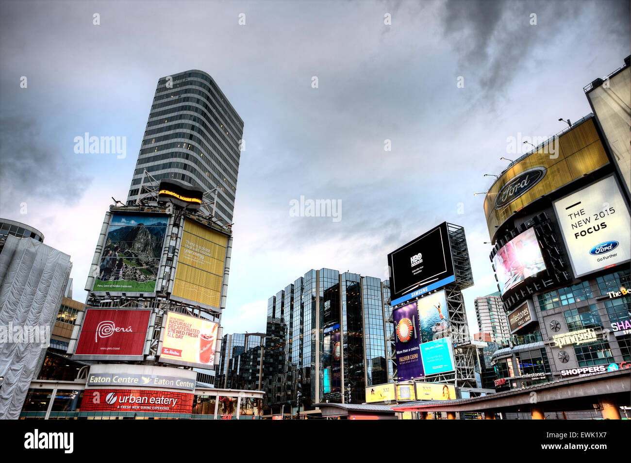 Dundas Square Yonge Street Toronto busy intersection Stock Photo - Alamy