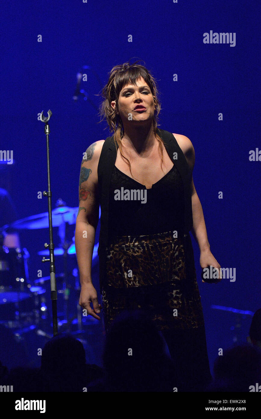 Beth hart concert hi-res stock photography and images - Alamy