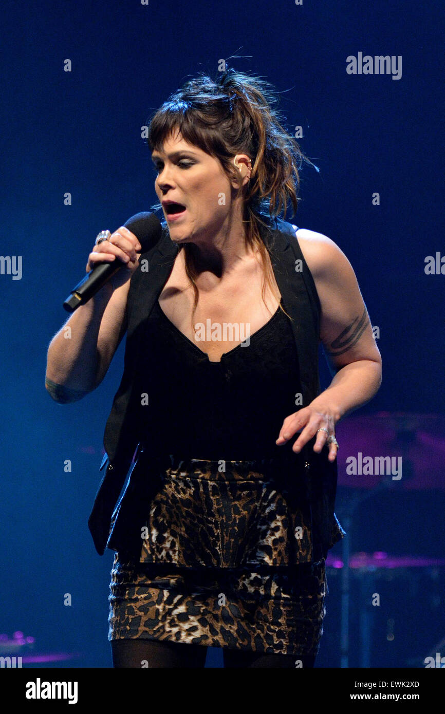 Beth hart hi-res stock photography and images - Alamy