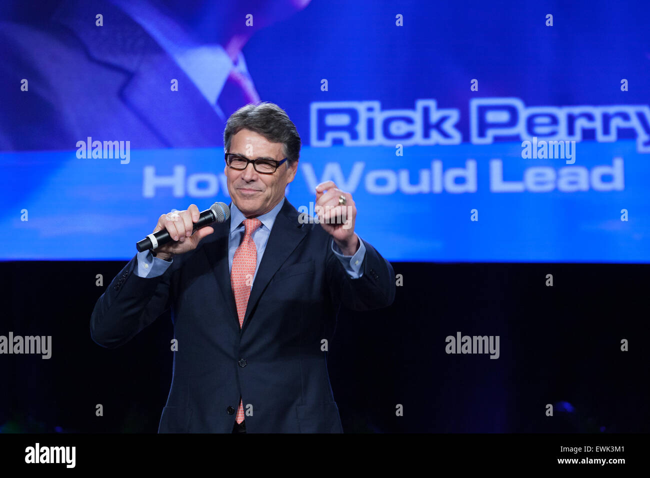 Governor Rick Perry addressing the crowd at the 2015 Western ...