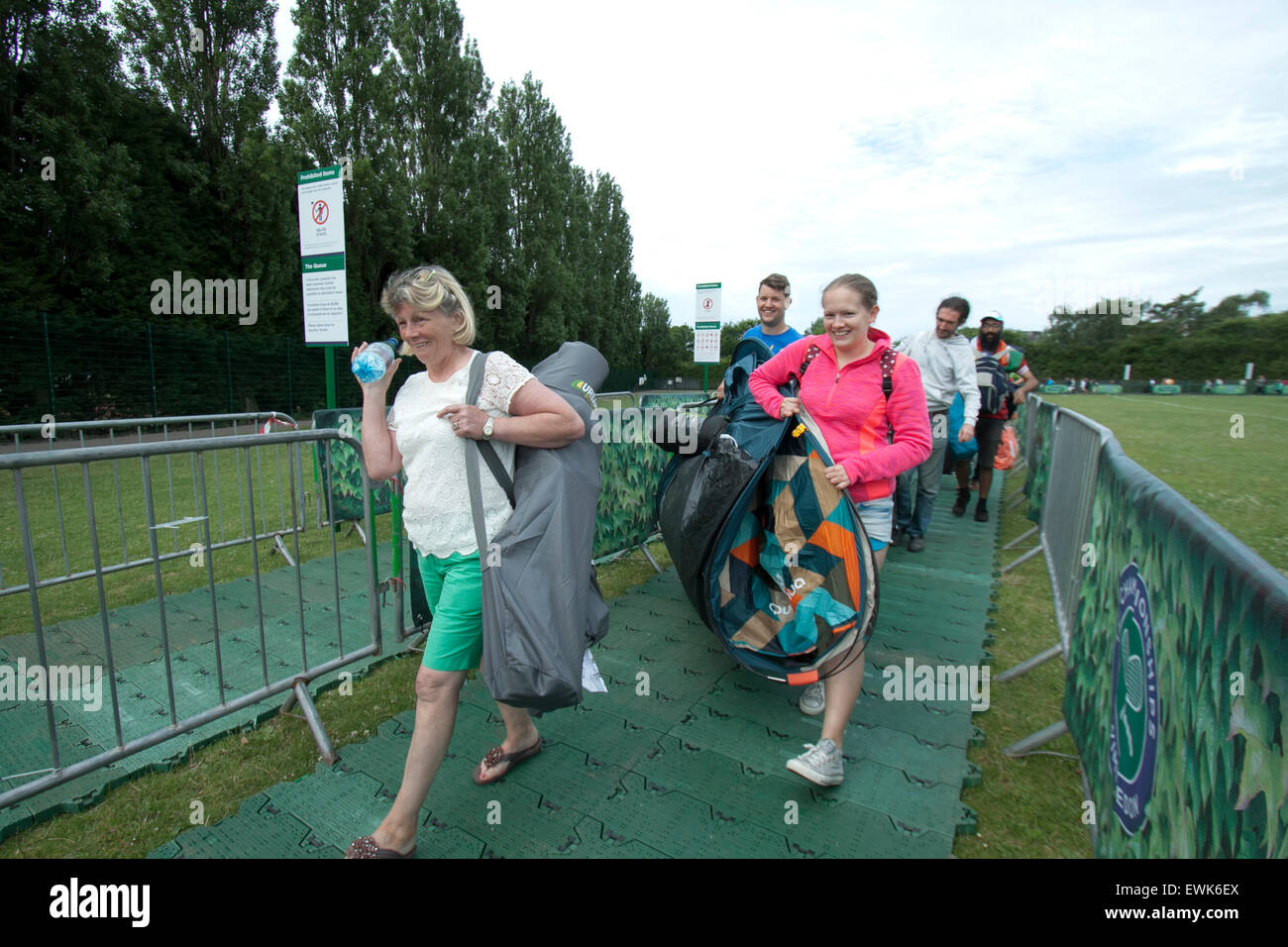 Wimbledon, London, UK. 28th June, 2015. The first queuers bring their ...