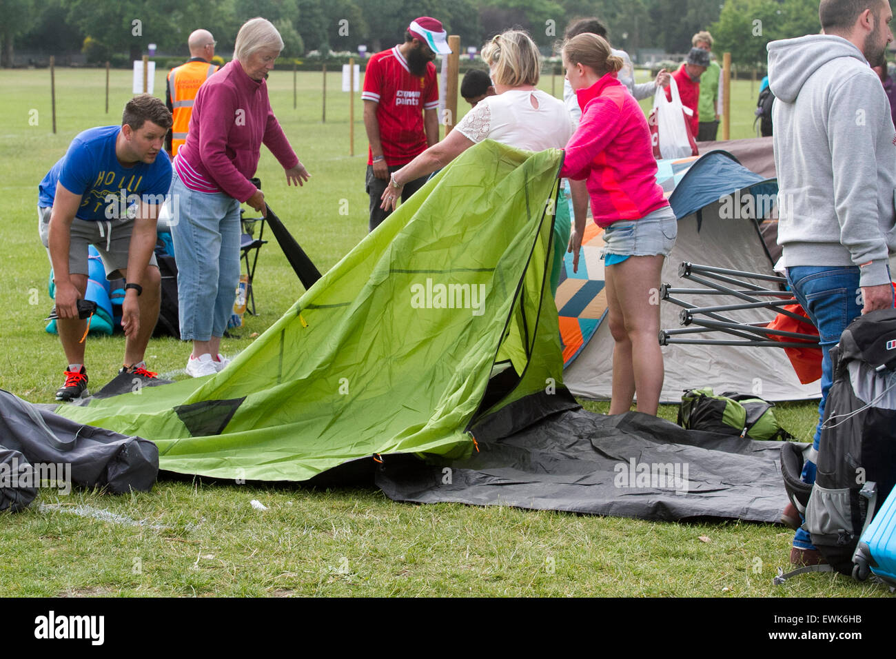 Wimbledon, London, UK. 28th June, 2015. The first queuers bring their ...
