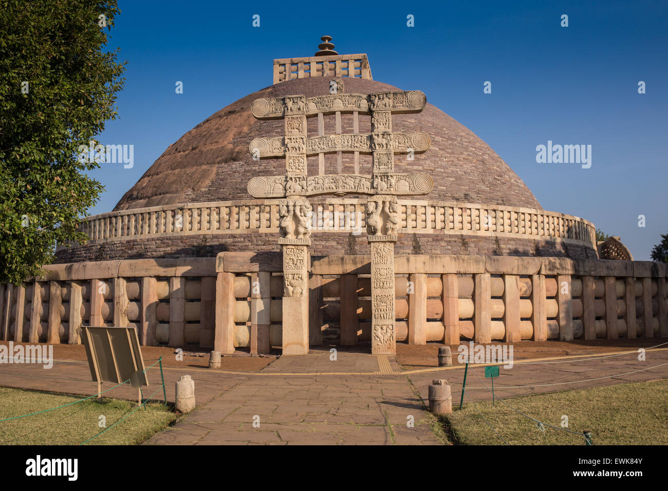 Ancient Great Stupa in Sanchi, in the India Stock Photo - Alamy
