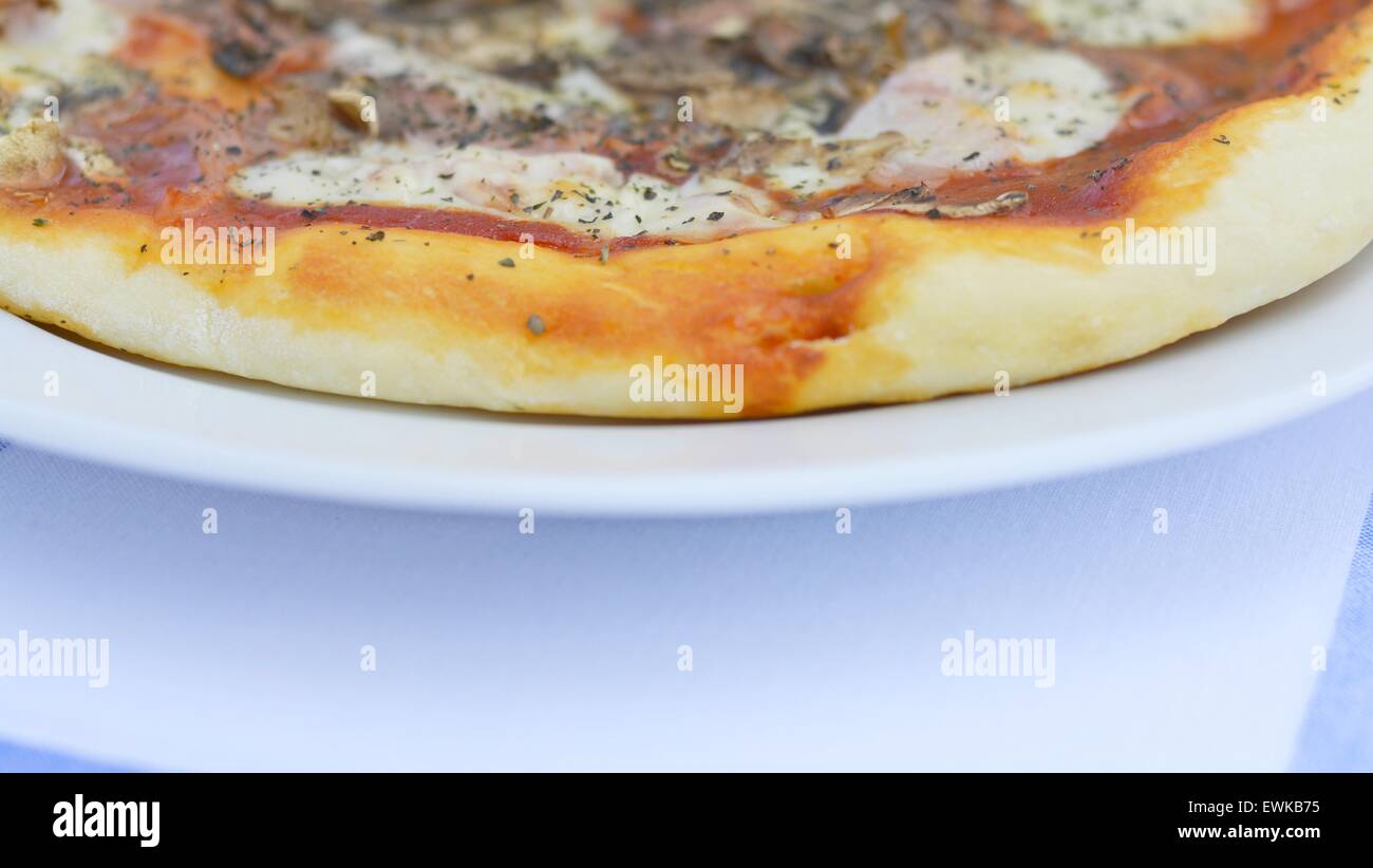 Pizza plate hi-res stock photography and images - Alamy