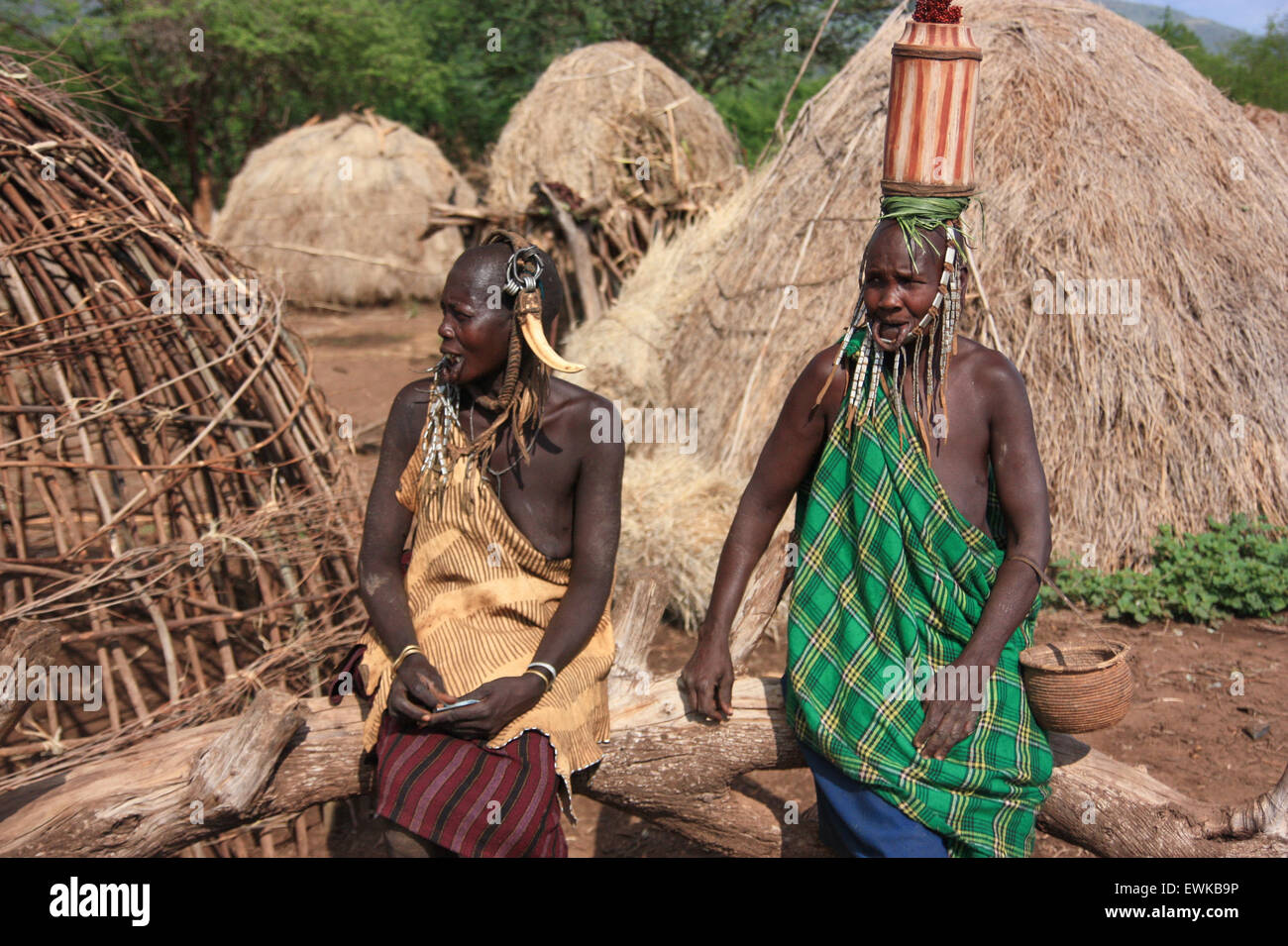 Mursi ethiopia women hi-res stock photography and images - Alamy