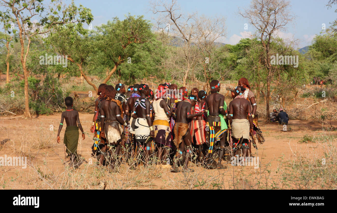 Hamar people gathering for the bull jumping ceremony Stock Photo - Alamy