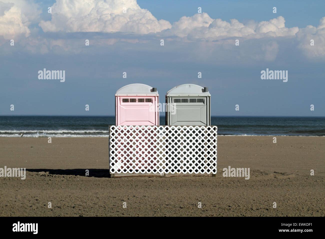Beach restroom hi-res stock photography and images - Alamy