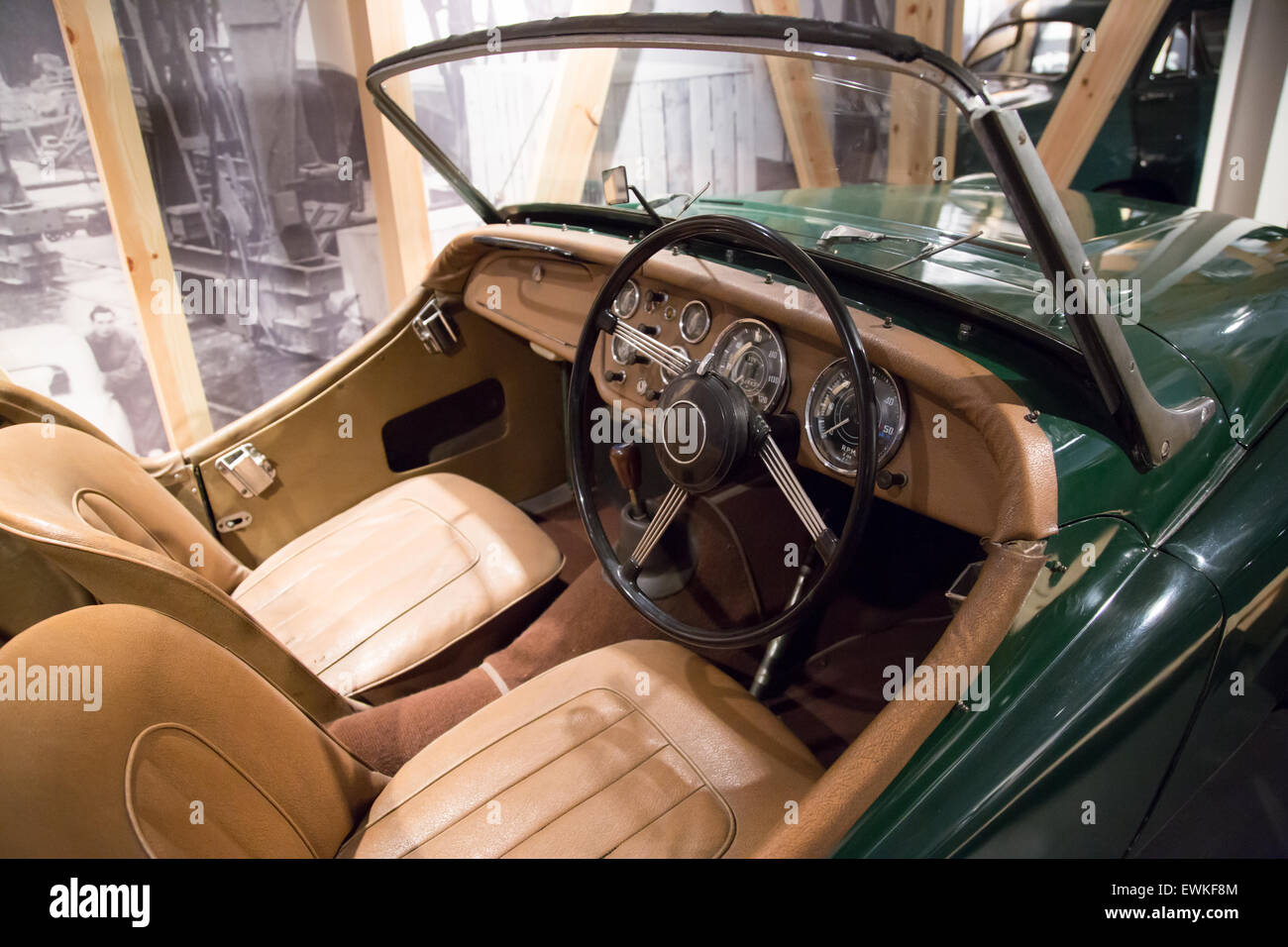 1954 Triumph TR2 dashboard Stock Photo - Alamy