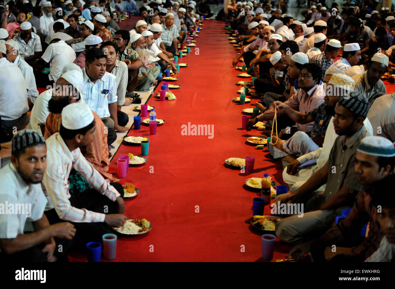 Dhaka, Bangladesh. 28th June, 2015. Bangladeshi Muslim devotees break ...