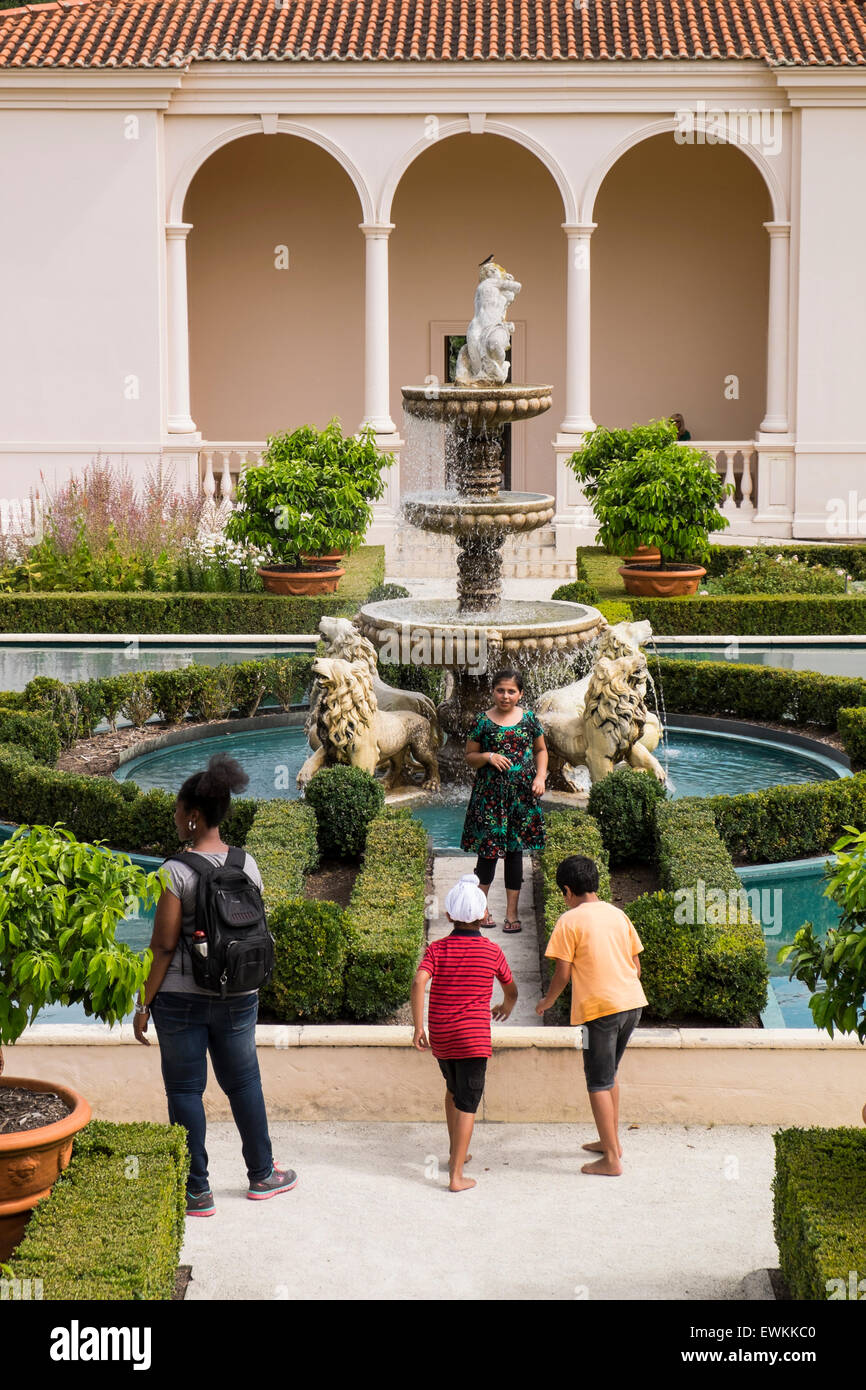Italian renaissance garden hamilton hi-res stock photography and images ...