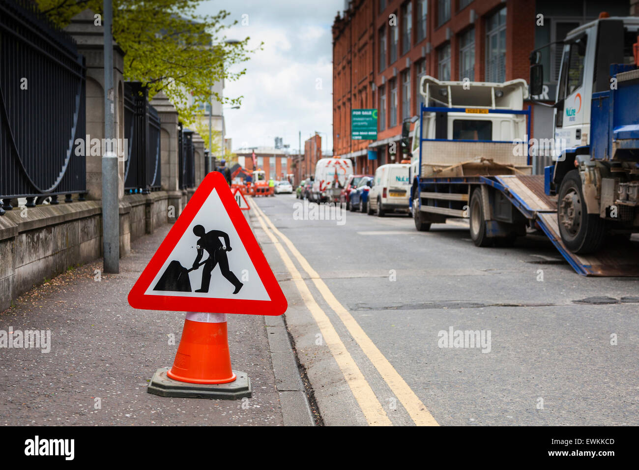 Workmen sign hi-res stock photography and images - Alamy