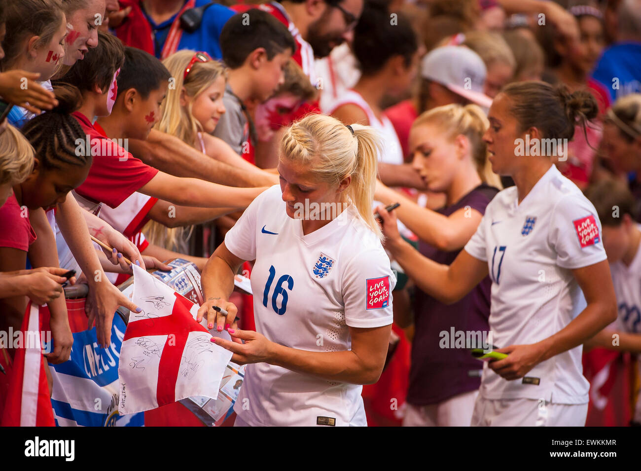 Women england fans hi-res stock photography and images - Alamy