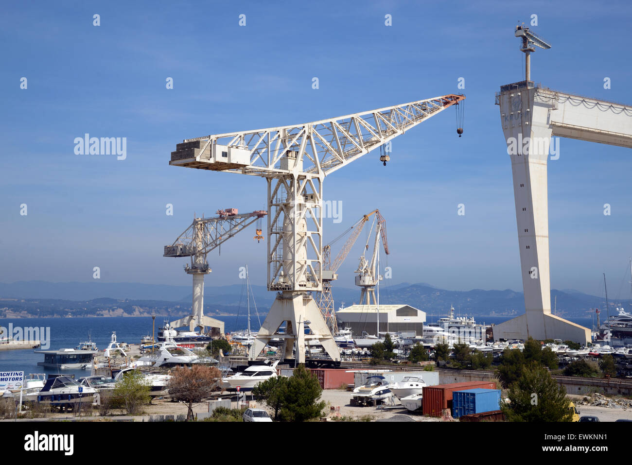 Crane docks dockyard hi-res stock photography and images - Alamy