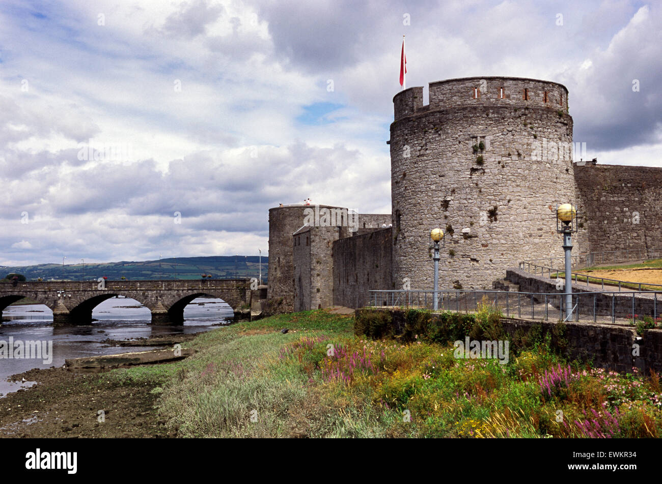 Ireland, Limerick, castle Stock Photo - Alamy