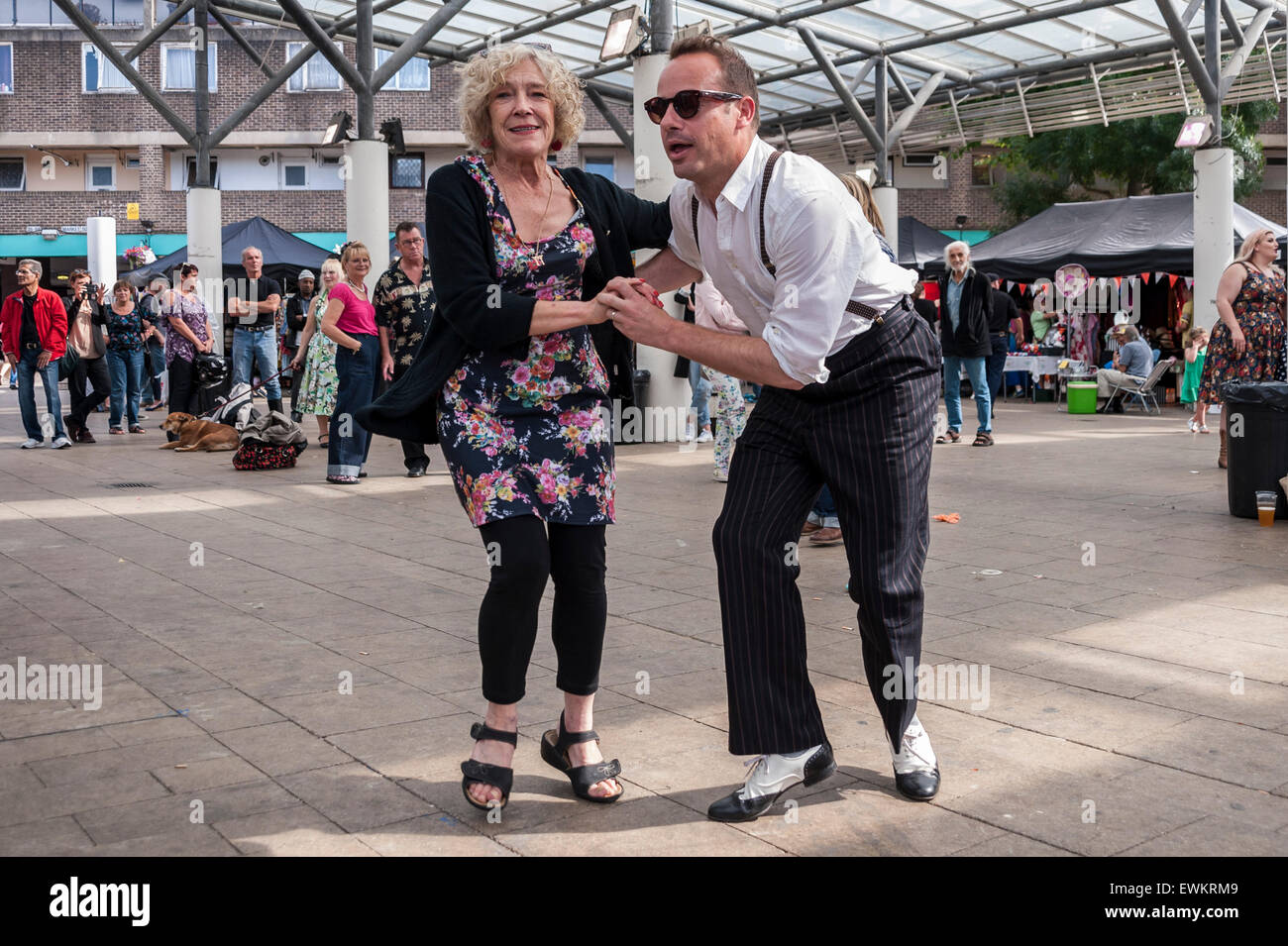 Swing dance fifties hi-res stock photography and images - Alamy