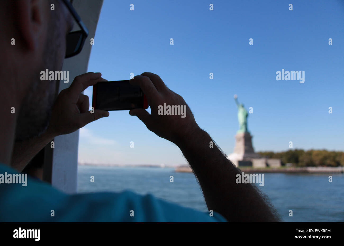 Man taking a photograph of statue of Liberty on his mobile phone Stock ...