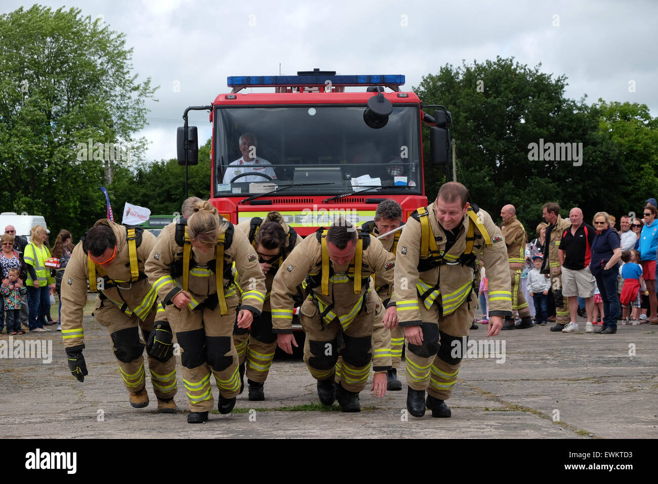 Woman firefighter uk hi-res stock photography and images - Alamy