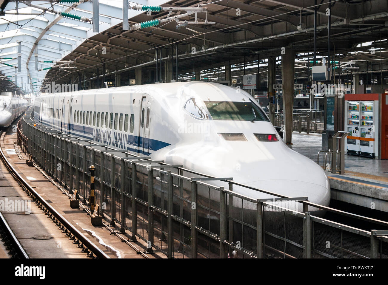 Japanese shinkansen, bullet train, 700 series waiting at platform at ...