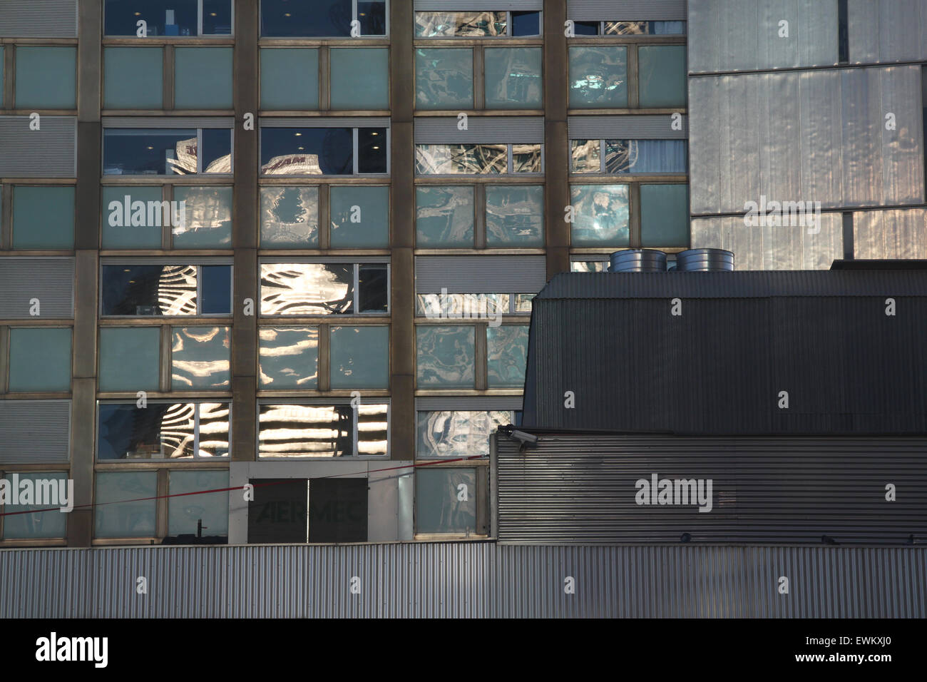Modern hospital building hi-res stock photography and images - Alamy