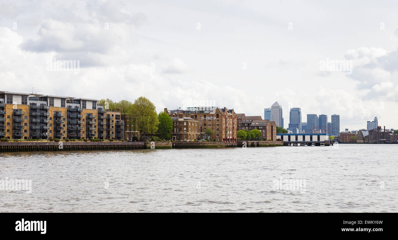 Luxury London Thames-side apartments Stock Photo - Alamy