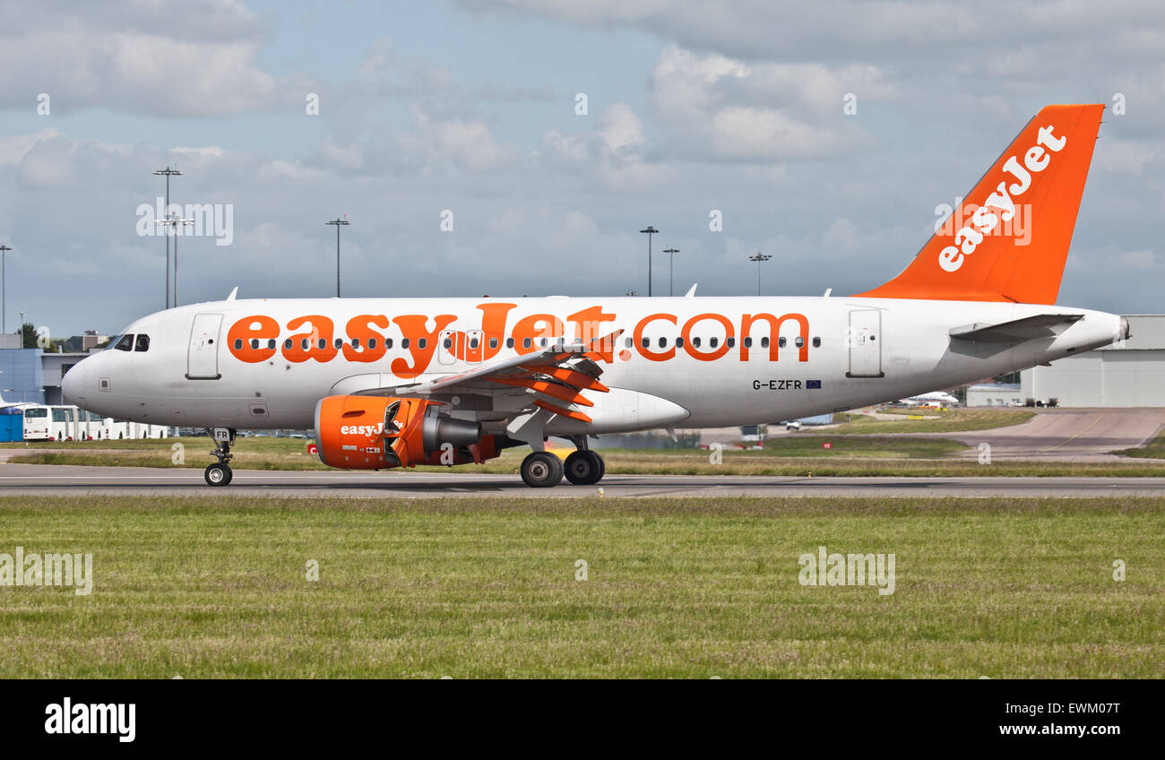 Airbus a319 (twin jet) a319 easy jet hi-res stock photography and ...