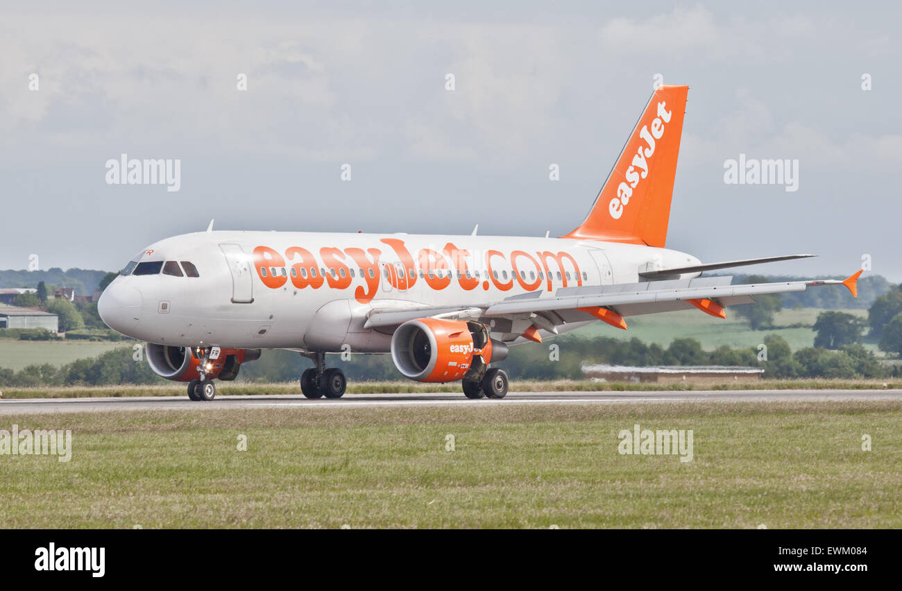 Airbus a319 (twin jet) a319 easy jet hi-res stock photography and ...