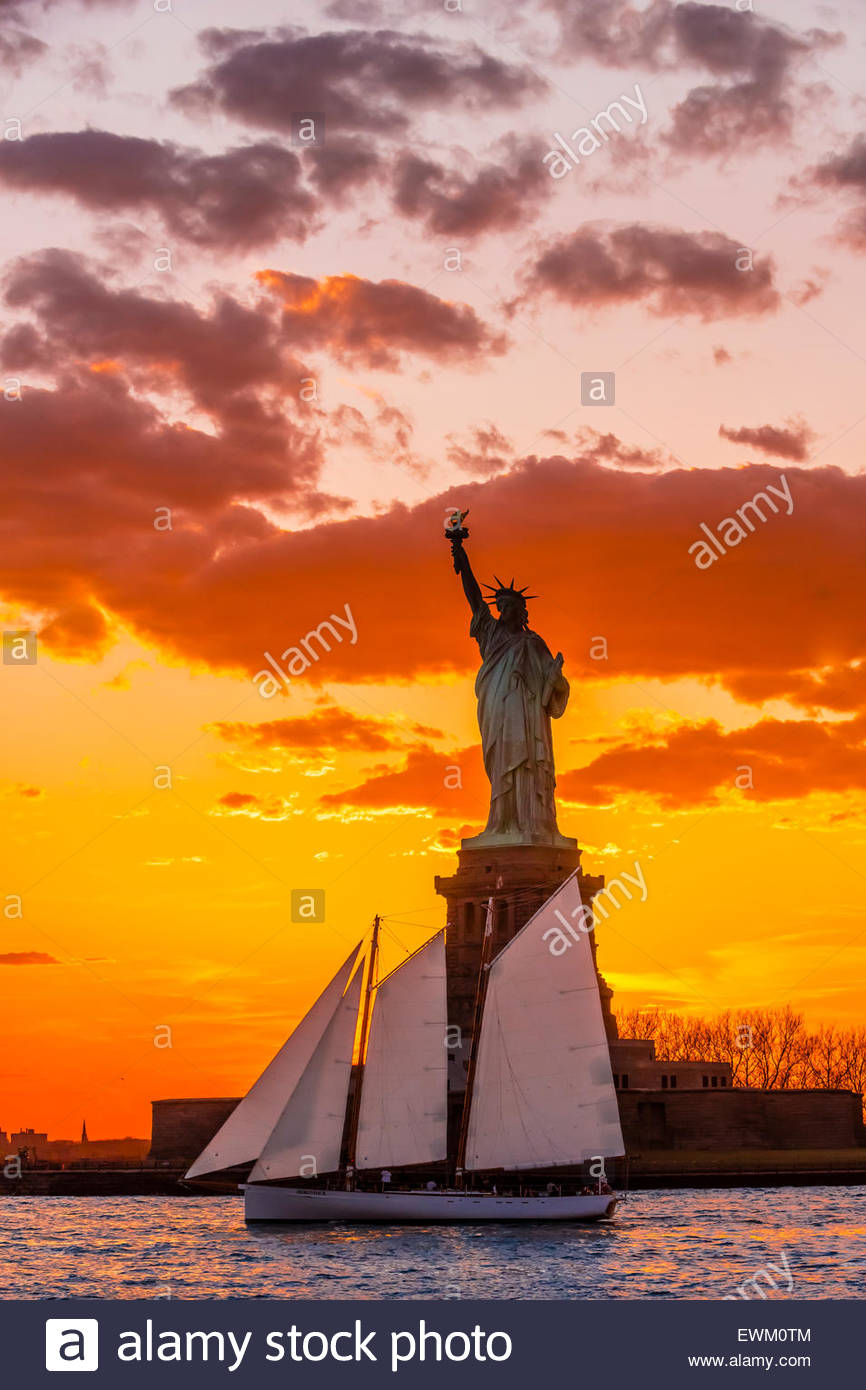 Statue Of Liberty Ship Stock Photos & Statue Of Liberty Ship Stock ...
