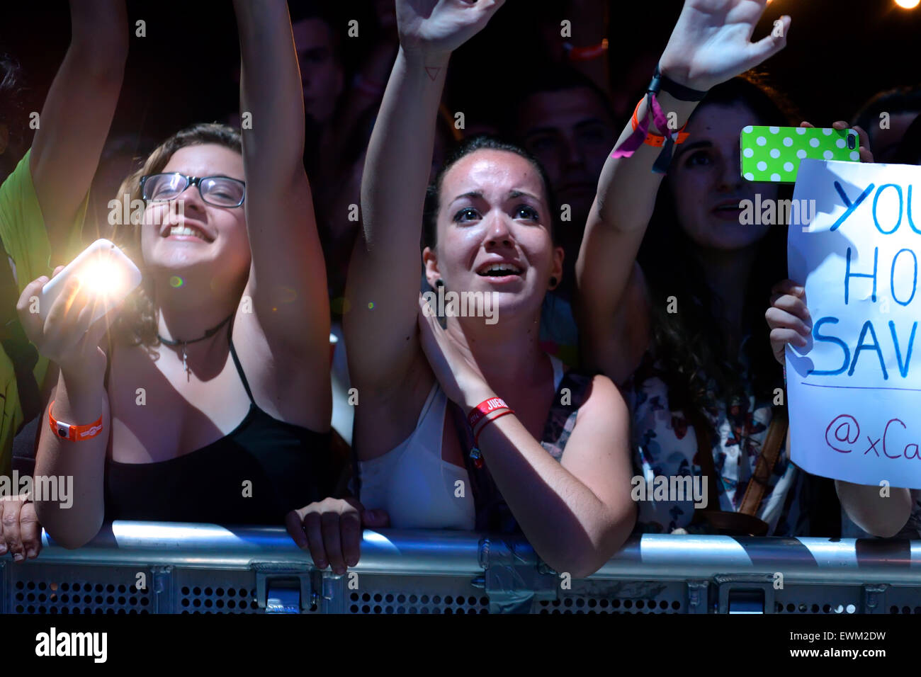 Crowd happy not crowds hi-res stock photography and images - Alamy