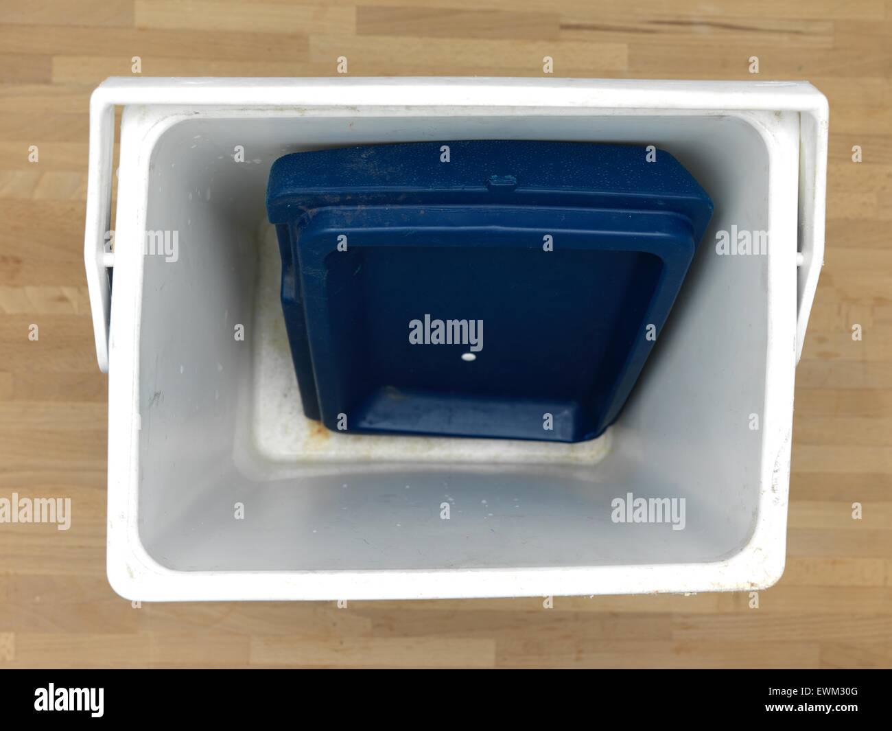 A close up shot of an Australian style esky Stock Photo - Alamy