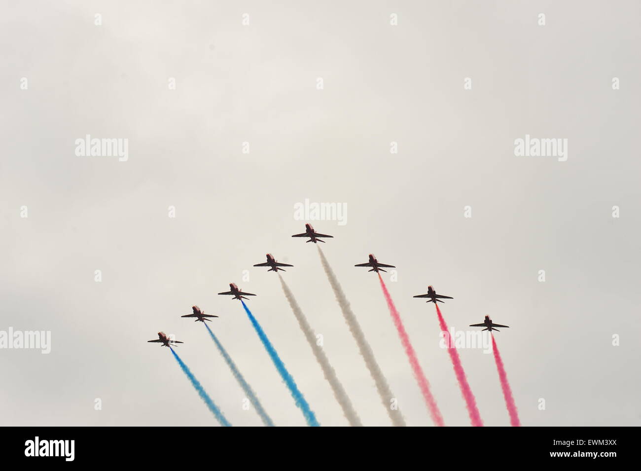 Planes vee formation hi-res stock photography and images - Alamy