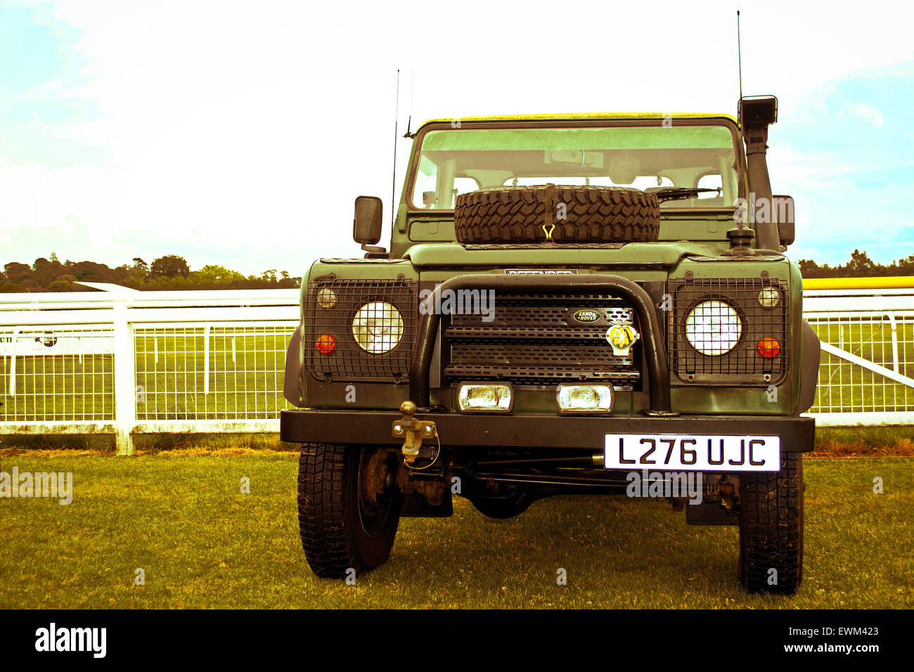 Classic land rover defender hi-res stock photography and images - Alamy