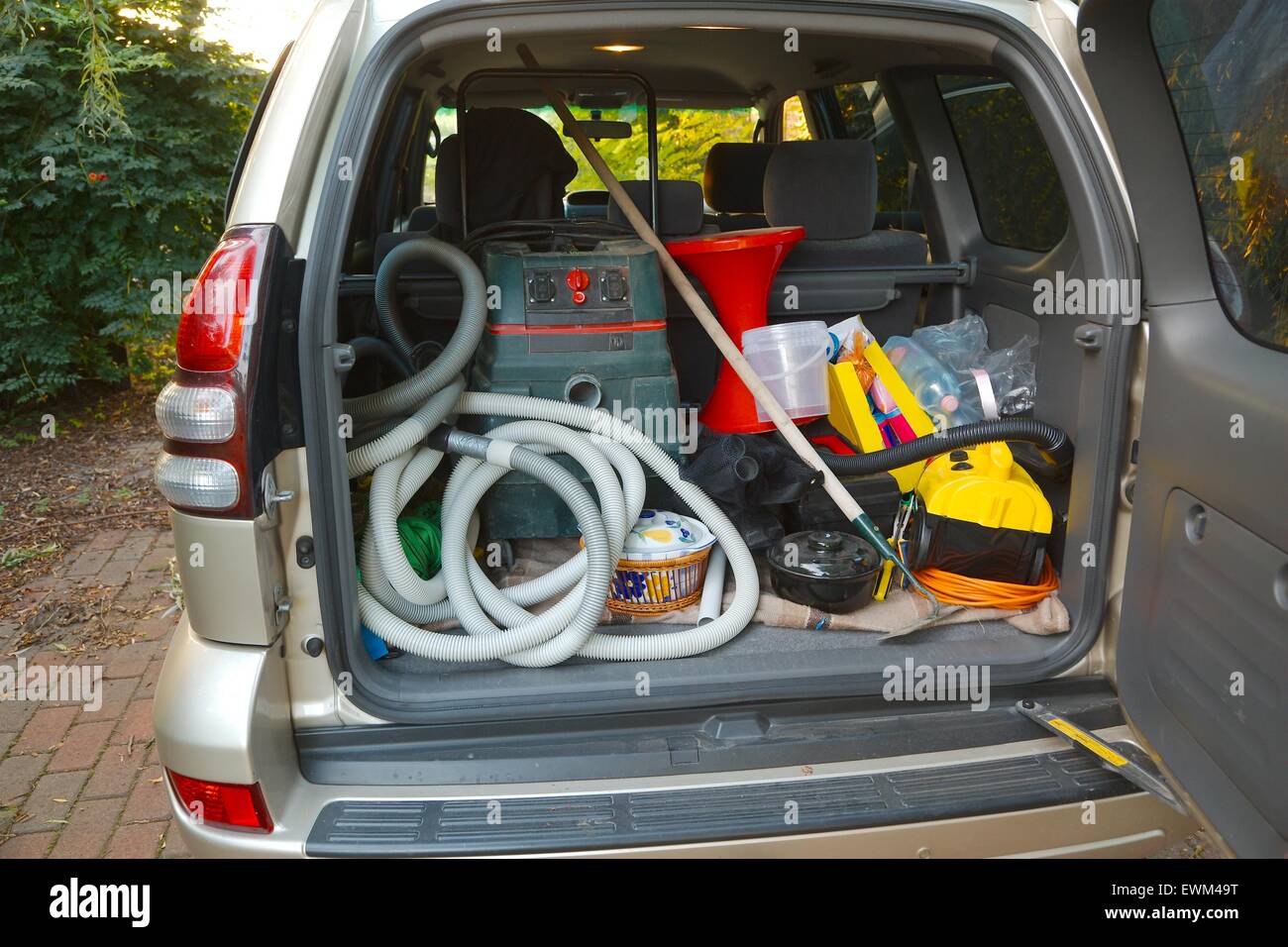 Trunk with stuff Stock Photo - Alamy