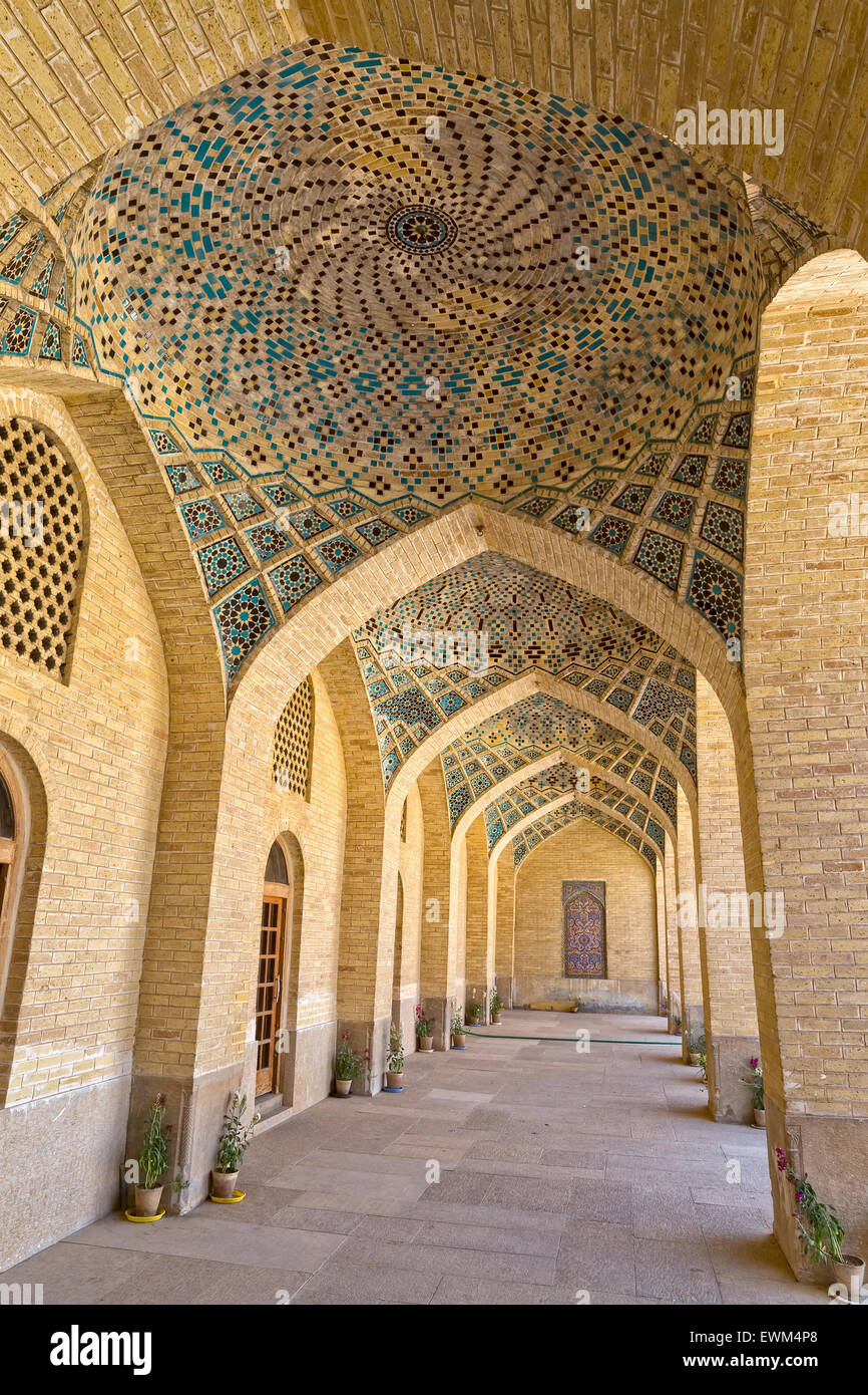 Arcade hall hi-res stock photography and images - Alamy