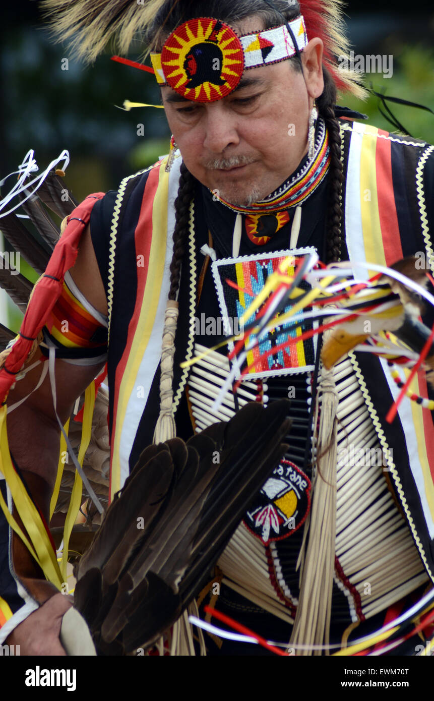 Aboriginal canadian dance hi-res stock photography and images - Alamy