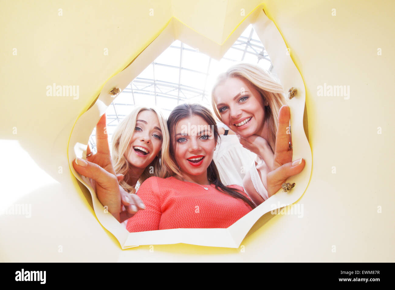 women looking inside bag Stock Photo - Alamy
