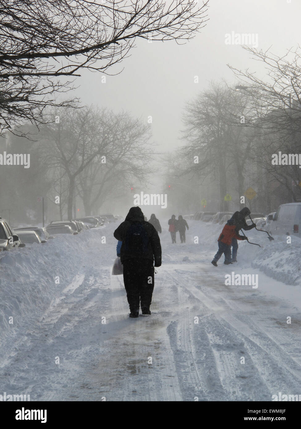 Shoveling snow nyc hi-res stock photography and images - Alamy