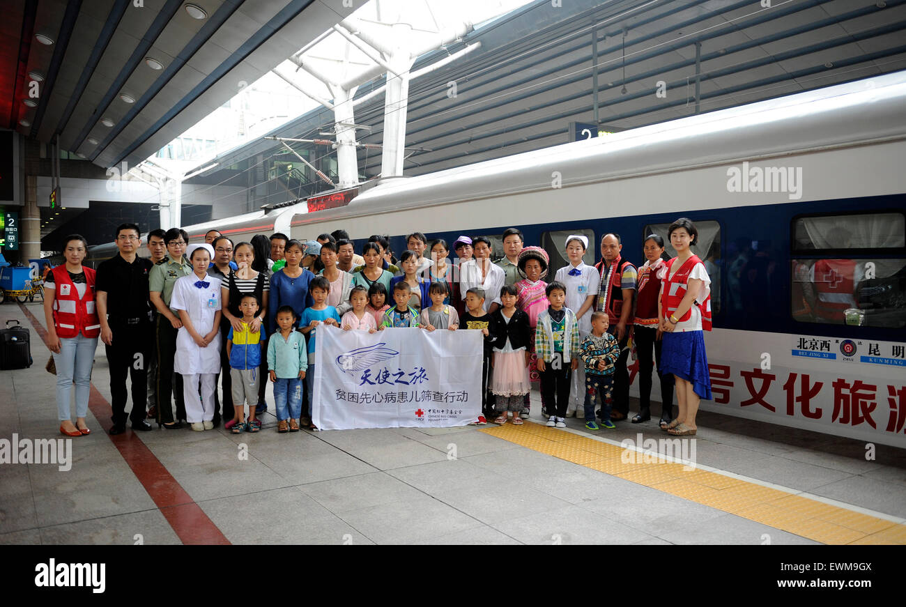 (150629) -- BEIJING, June 29, 2015 (Xinhua) -- Children with congenital ...