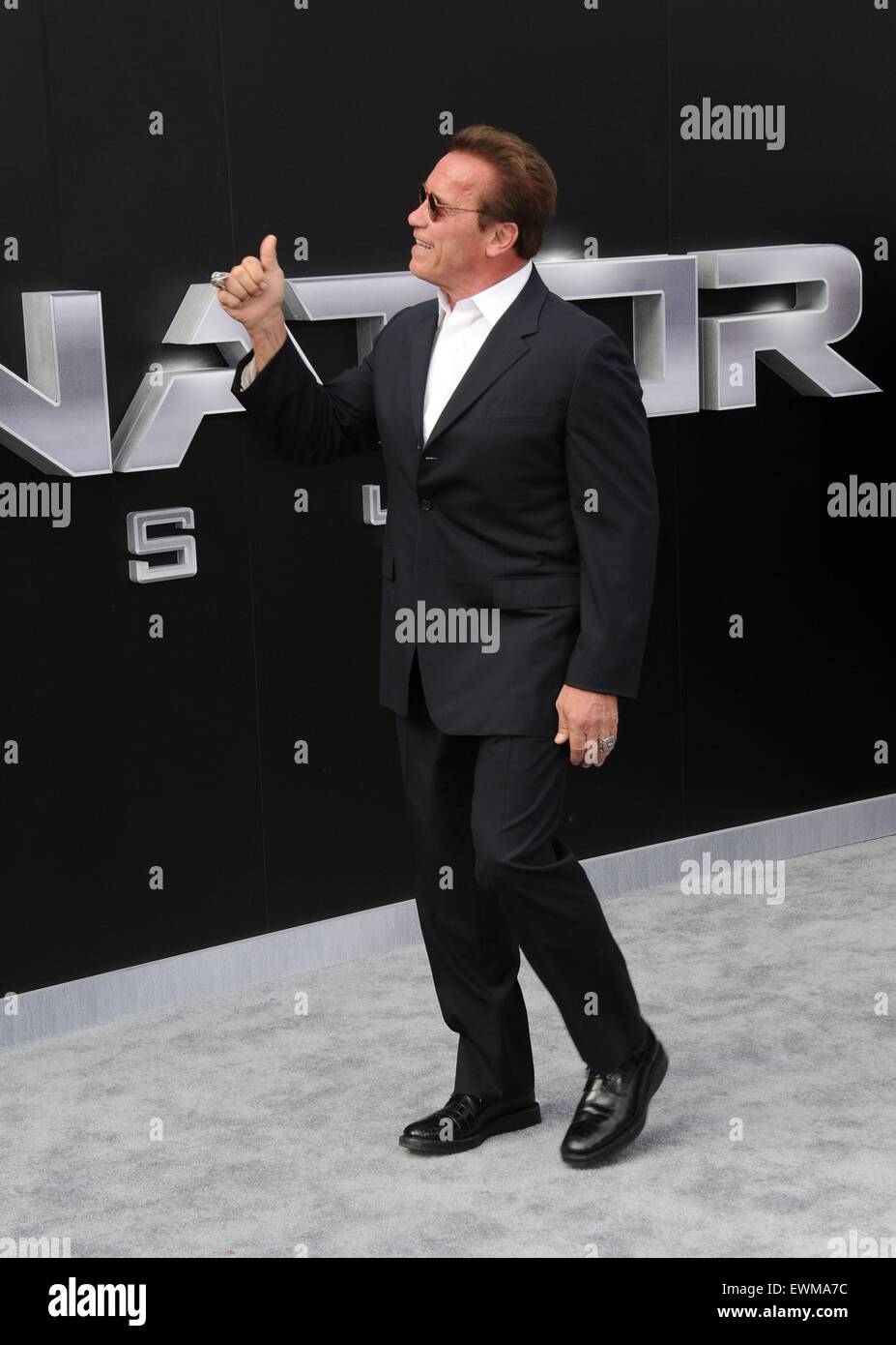 Arnold schwarzenegger terminator 6 hi-res stock photography and images ...