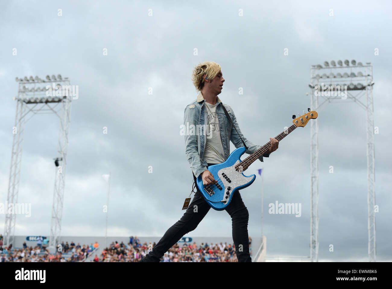 Group r5 hi-res stock photography and images - Alamy