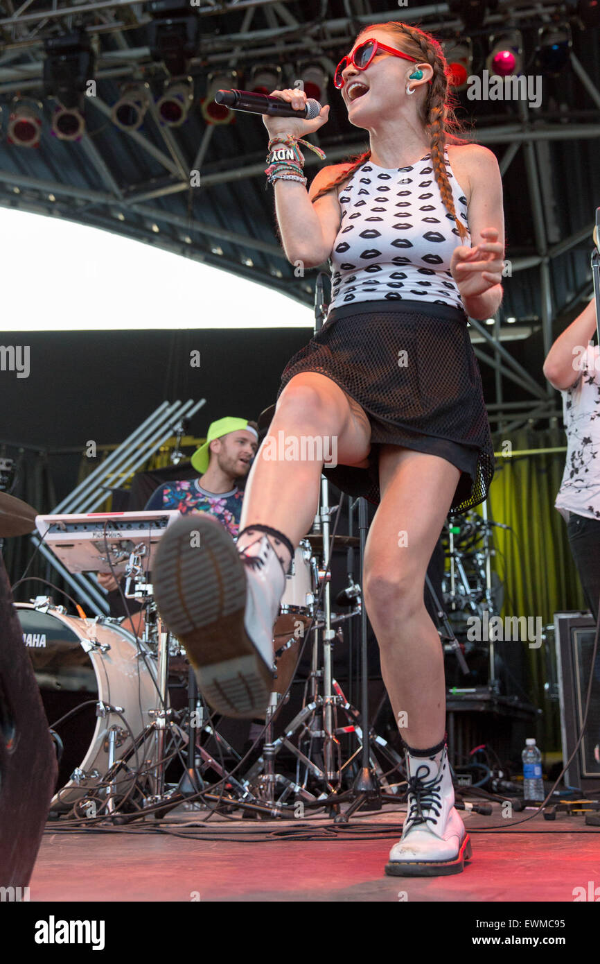 Milwaukee, Wisconsin, USA. 27th June, 2015. Singer MANDY LEE of ...