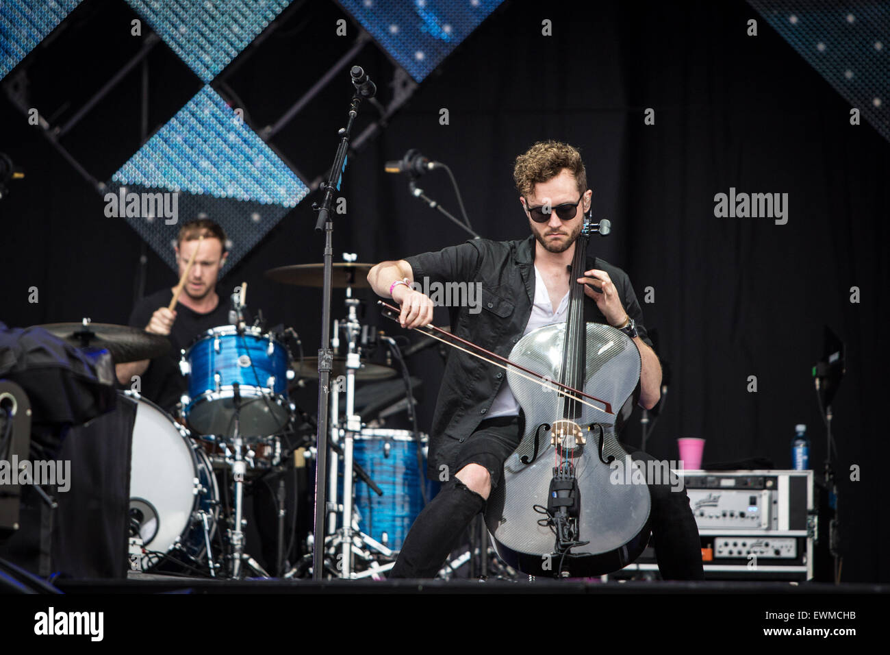 Eddie fisher and drew brown of onerepublic hi-res stock photography and ...