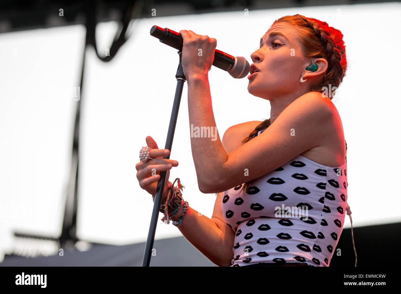Milwaukee, Wisconsin, USA. 27th June, 2015. Singer MANDY LEE of ...
