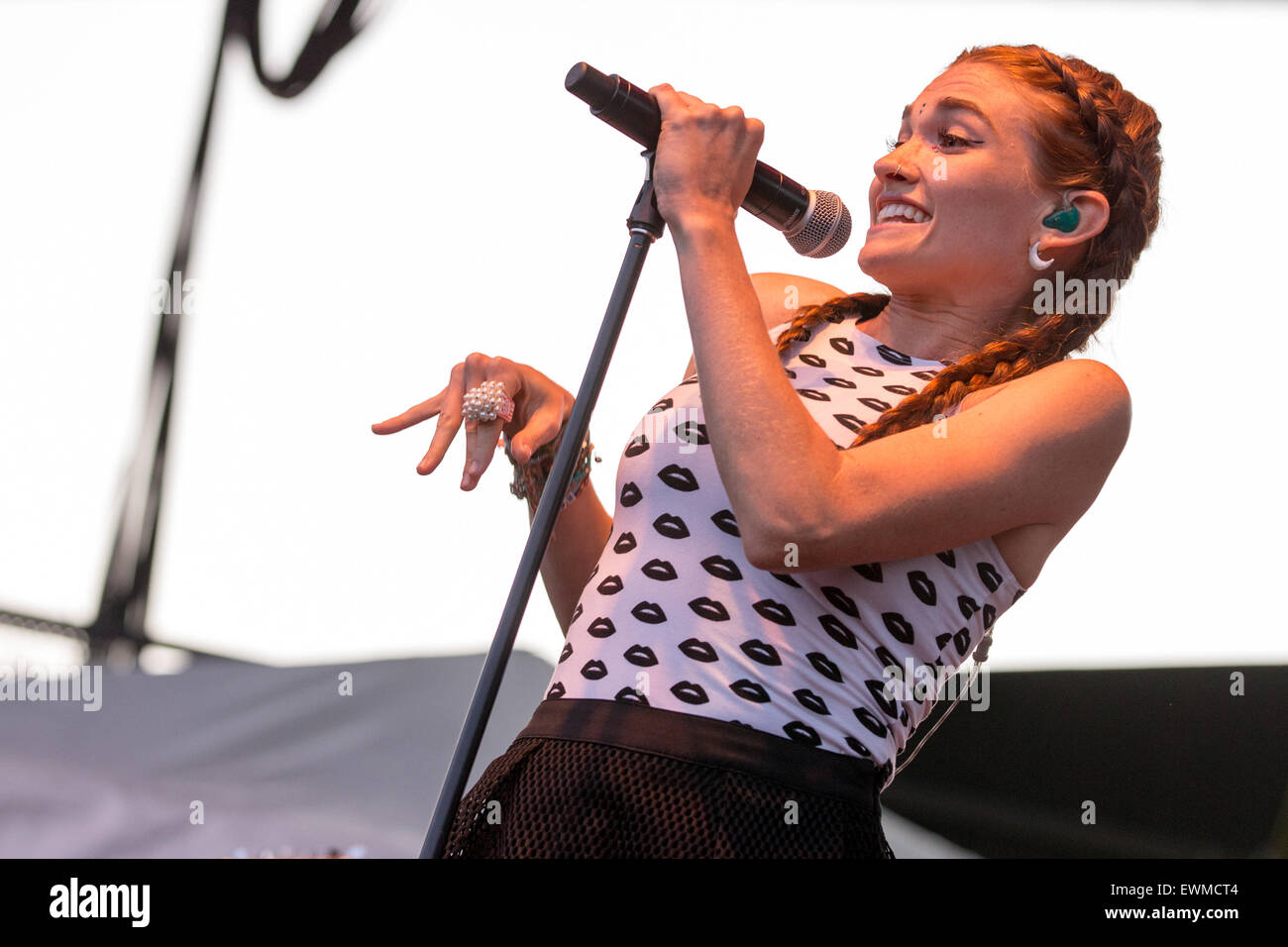 Milwaukee, Wisconsin, USA. 27th June, 2015. Singer MANDY LEE of ...