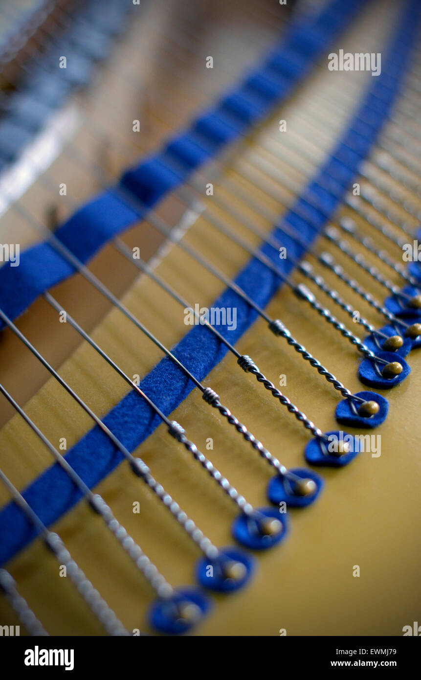Piano strings hi-res stock photography and images - Alamy