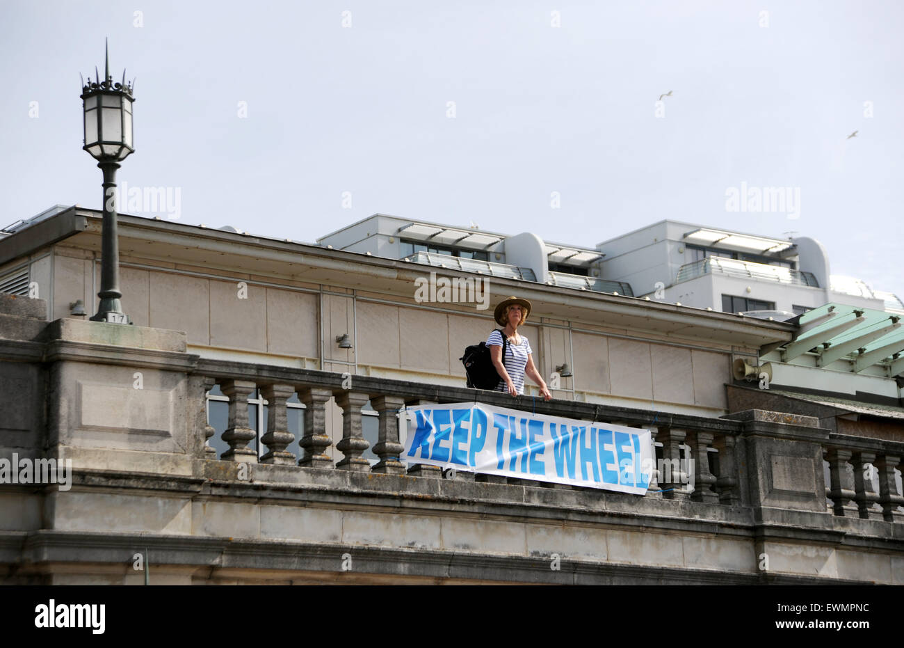 Brighton wheel protests hi-res stock photography and images - Alamy
