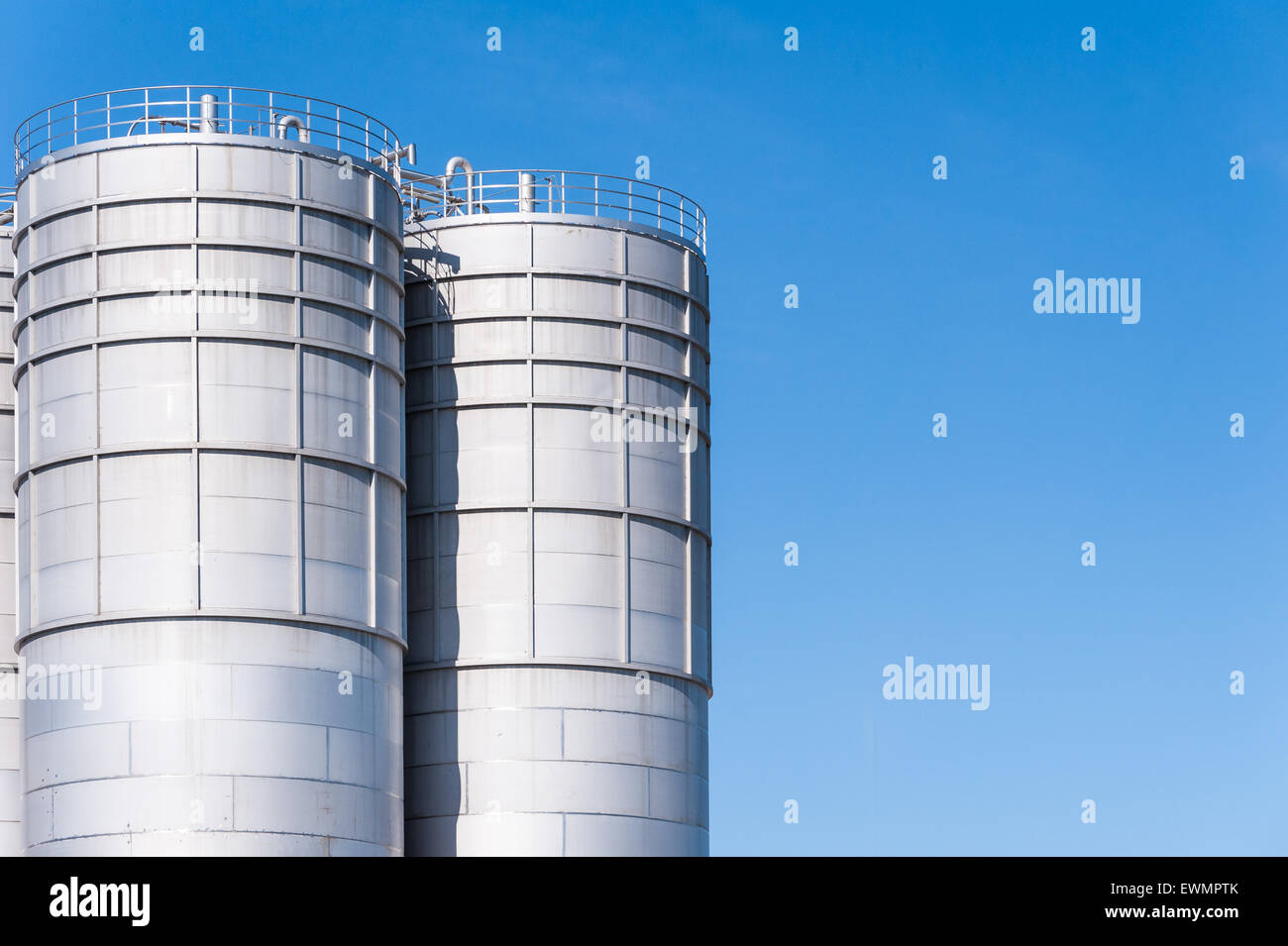 Detail chemical plant silos pipes hi-res stock photography and images ...