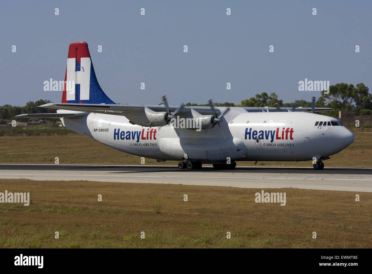Short Belfast taking off. This is the last airworthy example of the ...