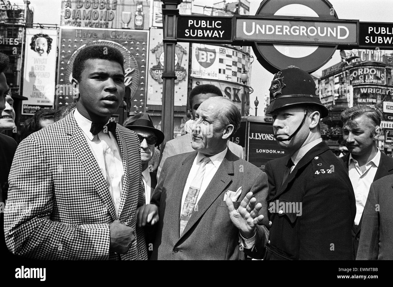 Cassius Clay aka (Muhammad Ali left) with Dave Edgar, Jack Solomon's ...